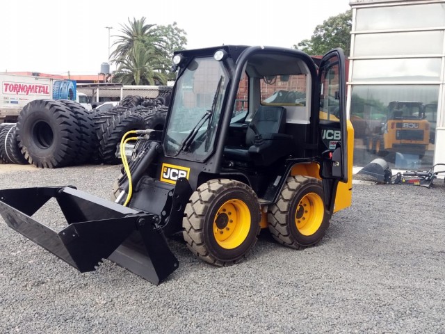 Transporte Carretero - Minicargador JCB modelo 190 eco