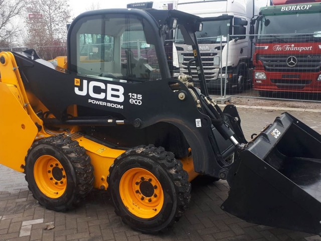 Transporte Carretero - Minicargador JCB modelo 135